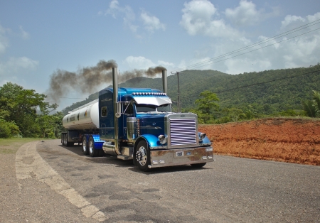 5 Best Semi Trucks for Truck Drivers - Drive My Way
