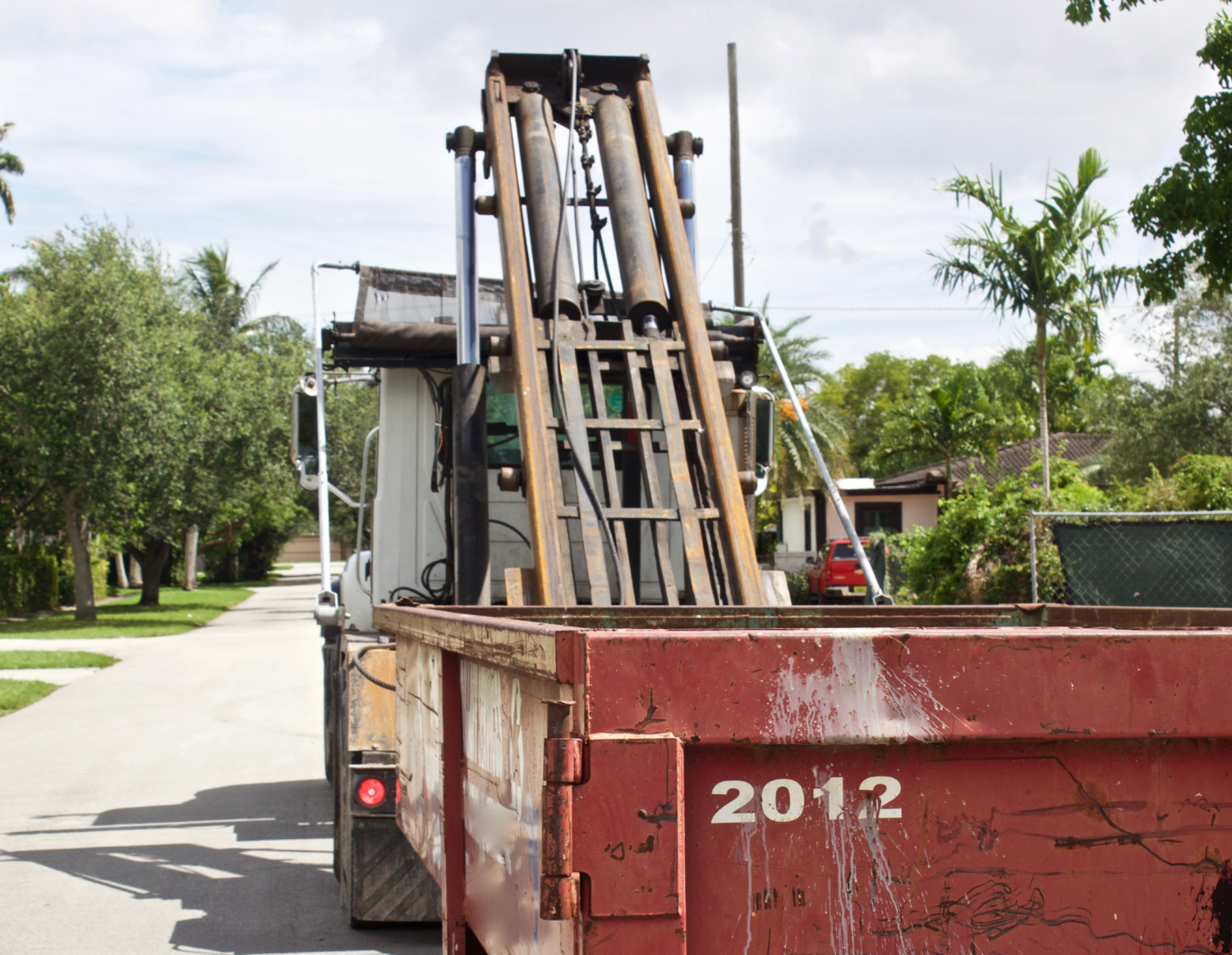 What It's Like to Be a Roll Off Truck Driver - Drive My Way